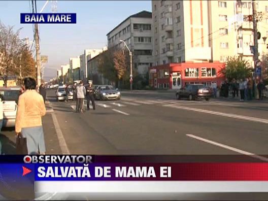 IMAGINI SOCANTE / Fetita si mama lovite de o soferita neatenta ... IMAGINI SOCANTE / Fetita si mama lovite de o soferita neatenta ...