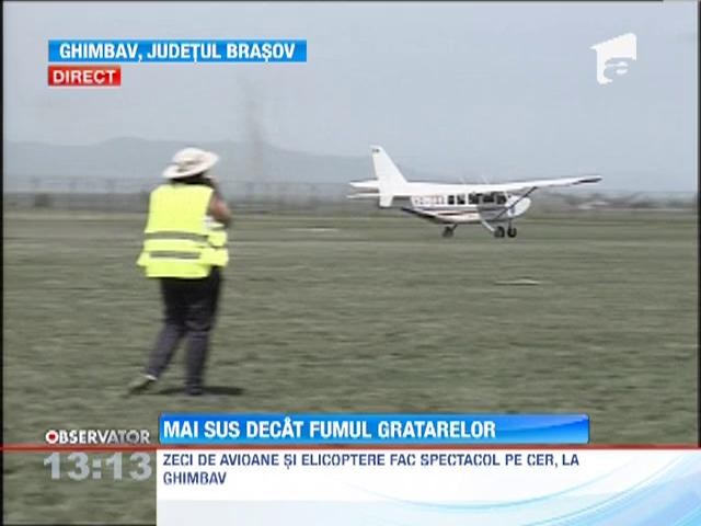 Zeci de avioane usoare si elicoptere fac spectacol la Ghimbav ...
