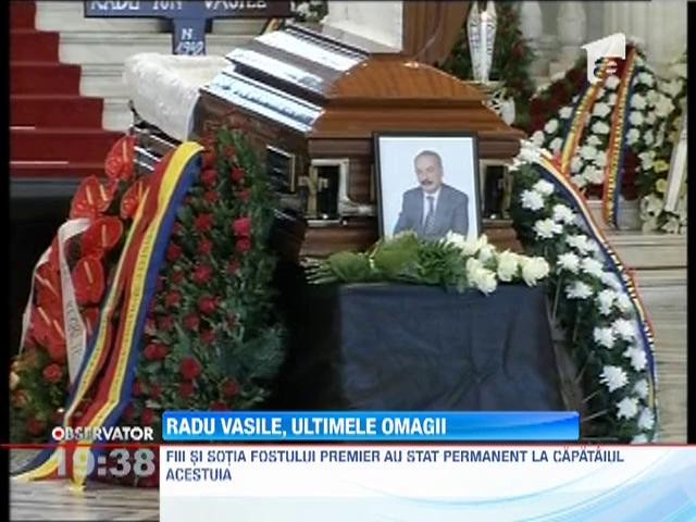 Ultimele omagii pentru fostul premier Radu Vasile | Video | Antena 1