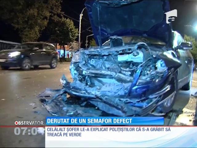 Accident în Bucureşti din cauza unui semafor defect | Observator News