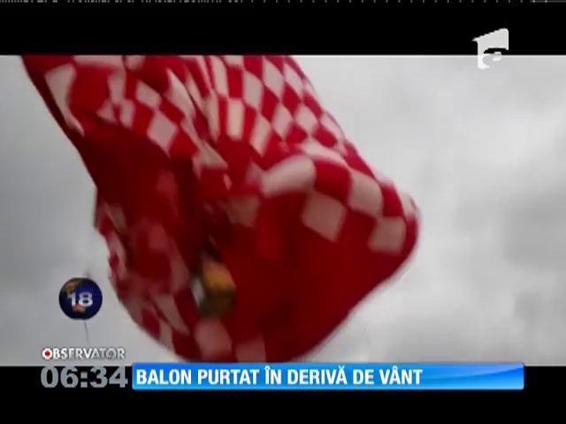 Un balon umflat doar pe jumătate a fost luat de vânt şi purtat în ...