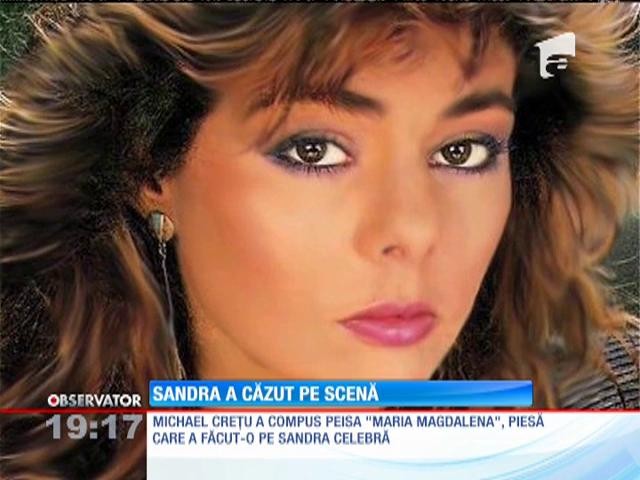 Cântăreața Sandra a căzut pe scenă în timpul unui concert | Video ...