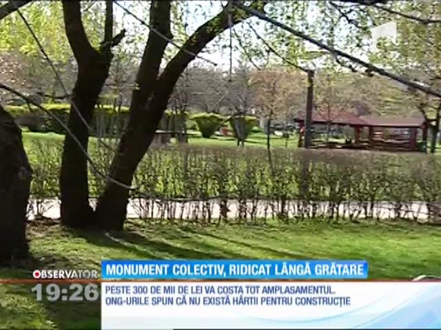 Monumentul dedicat victimelor din Club Colectiv, ridicat lângă grătare ...