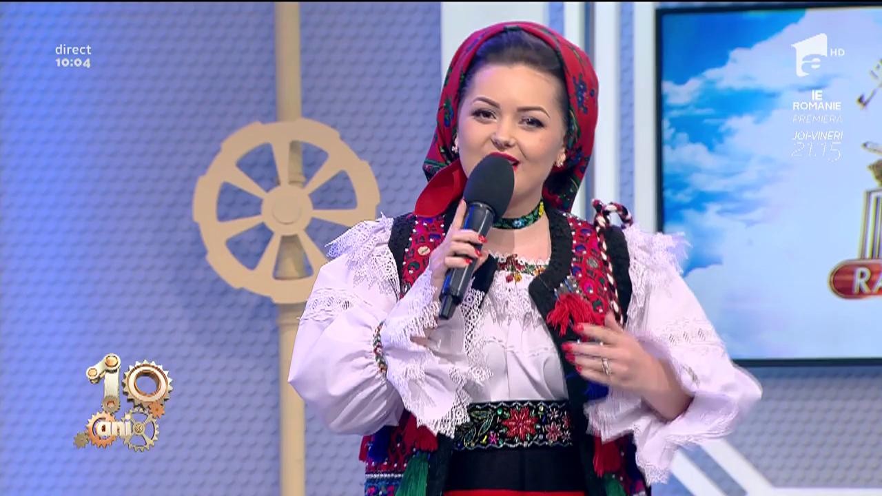 Alexandra Zeller cântă melodia "M-o pus mândră de-am jurat" | Video ...
