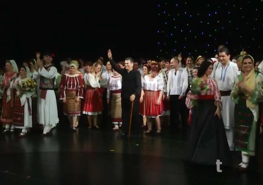 Şcoala de dans a lui Nea Marin Barbu a ajuns la majorat. Show cu 400 de ...