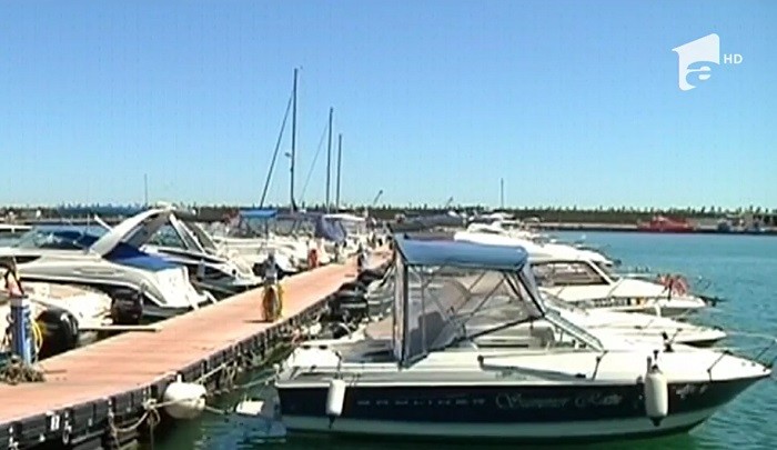 La mare, vremea e perfectă pentru vacanță. Turiştii sunt aşteptaţi în ...