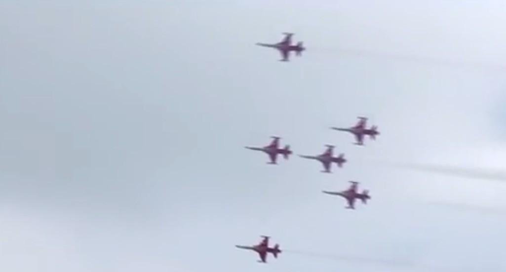Pregătiri pe aeroportul Băneasa, pentru cel mai mare spectacol aviatic ...