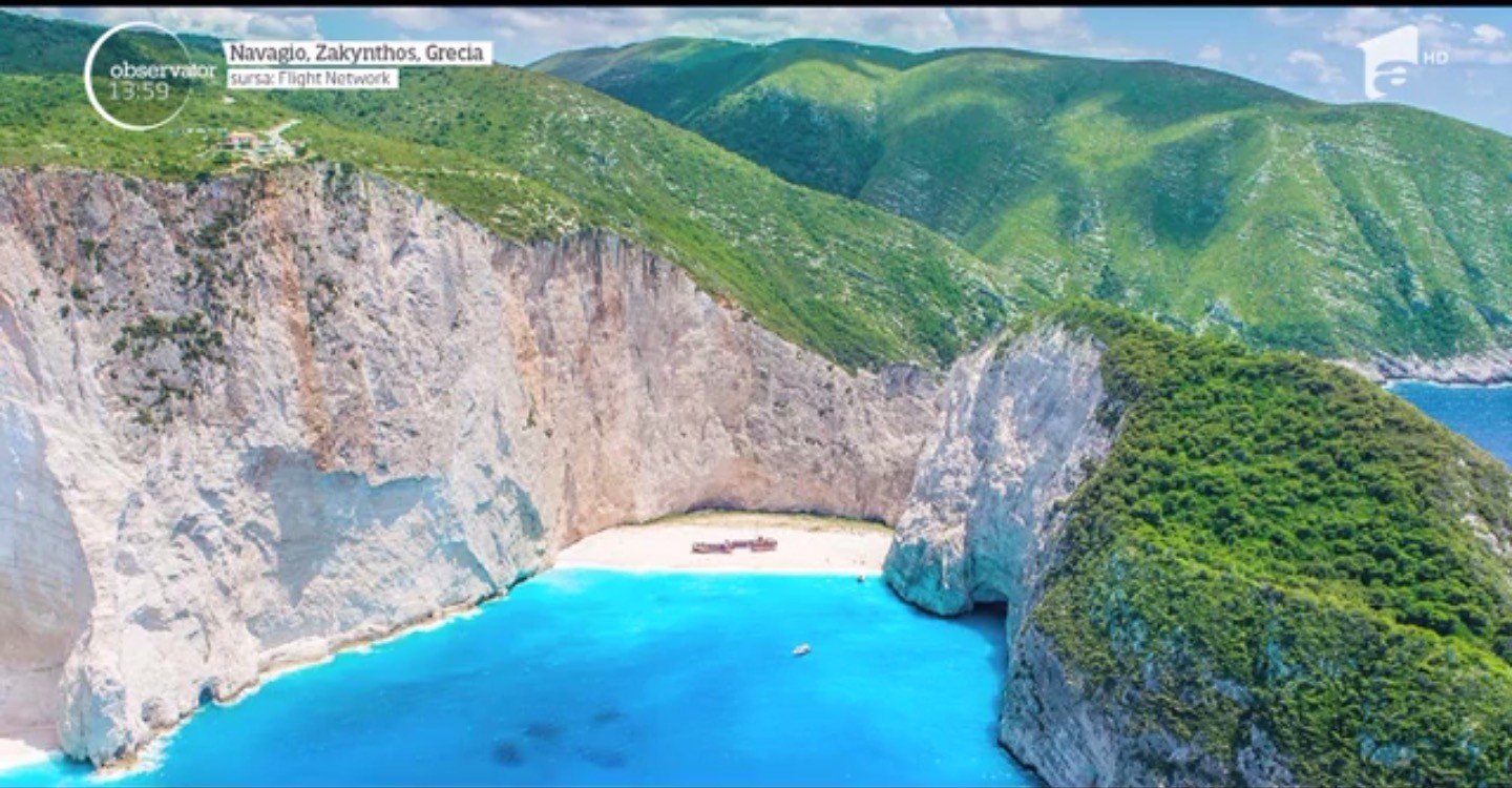 O plajă de pe insula grecească Zakynthos, cea mai frumoasă din lume