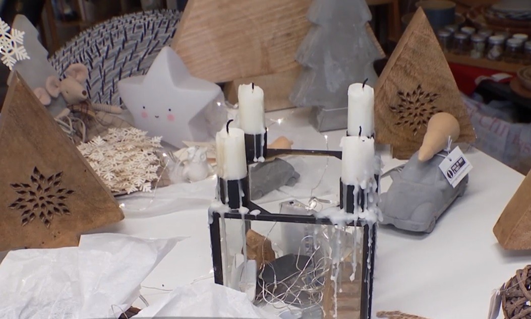 Se caută ornamentele handmade, din lemn sau materiale textile