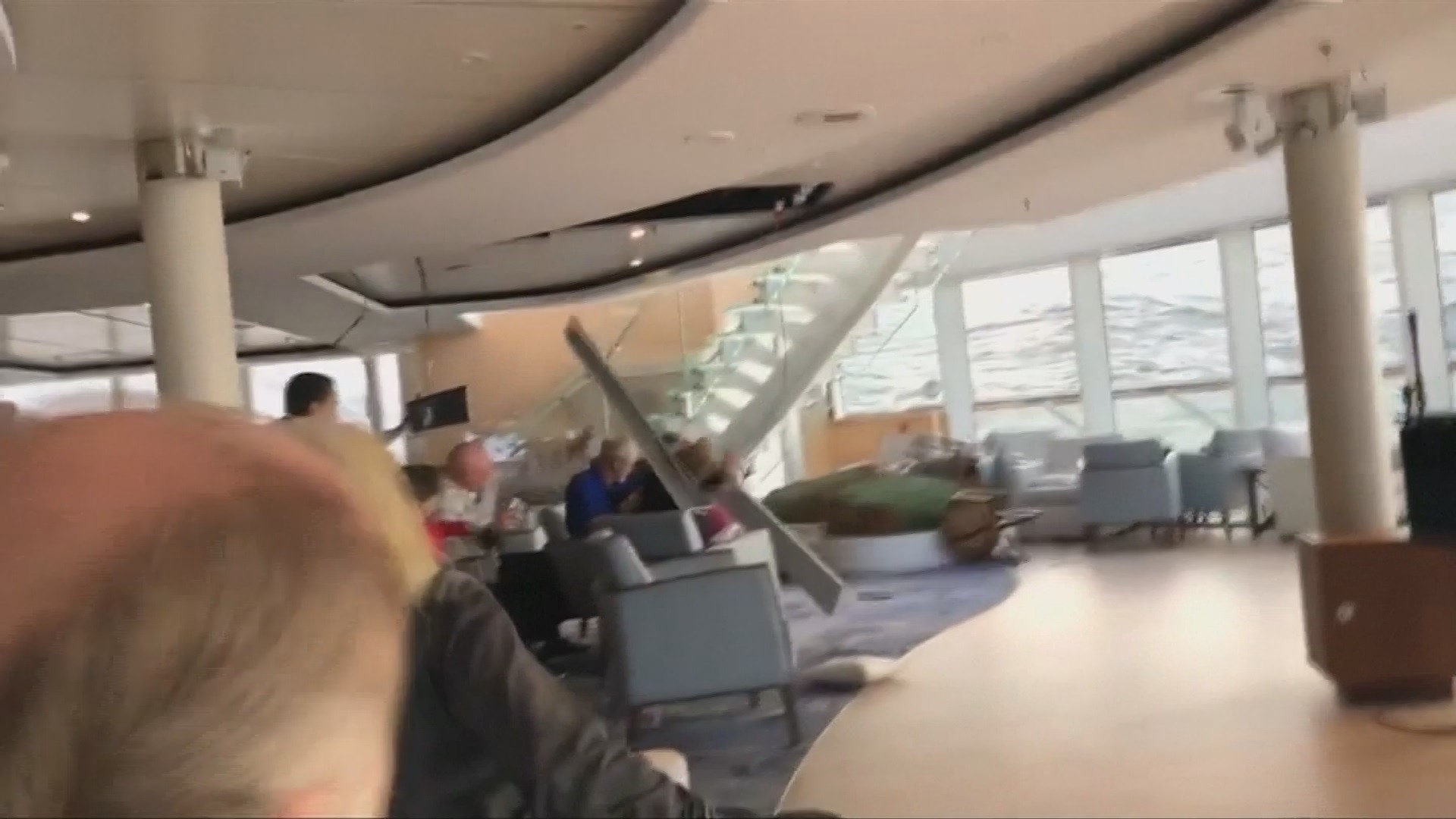 Imagini dramatice pe pachebotul norvegian în derivă, în Atlantic