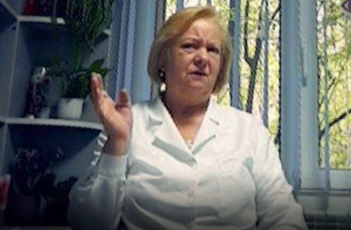 Medic fals, în Bucureşti. Este acuzată că a tratat paciente 25 de ani