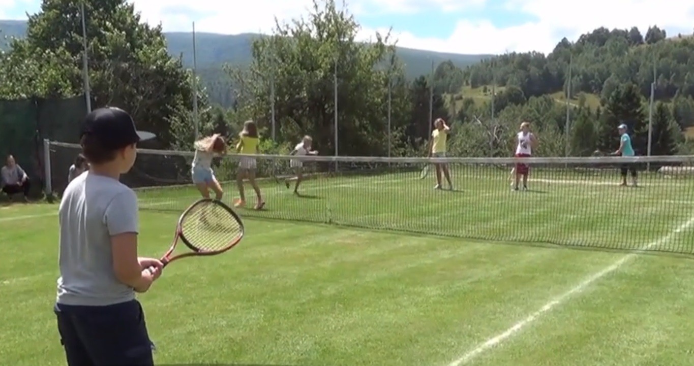 Comuna Brebu Nou din Caraş-Severin, destinaţie de vacanţă ideală (Video)