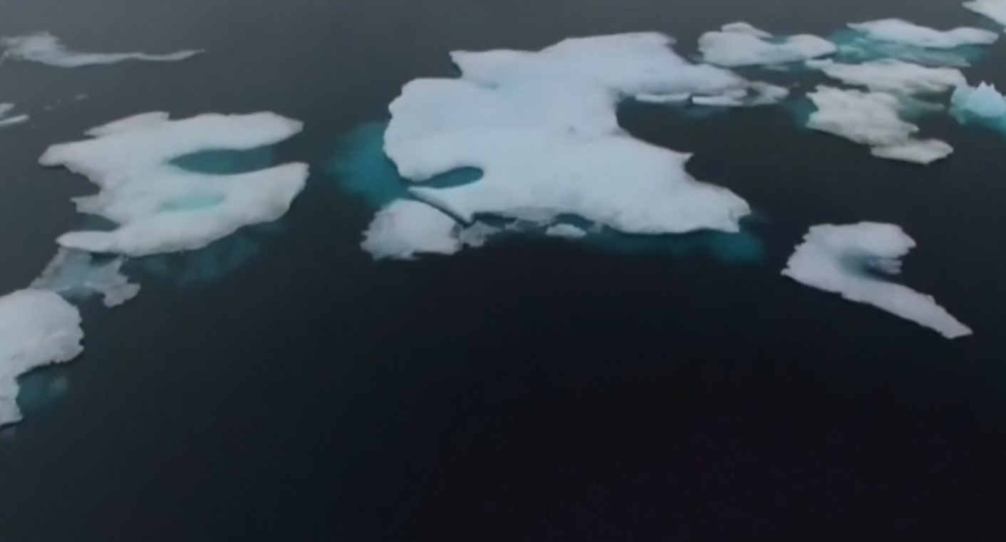 La Cercul Polar a nins cu particule de plastic