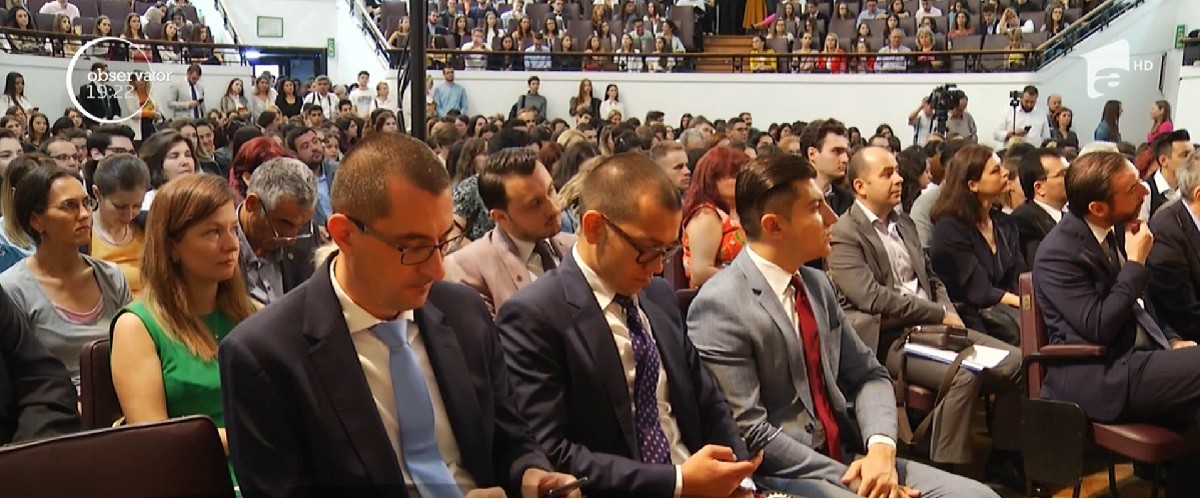 Bobocii au impresionat cu vestimentaţia în prima zi din noul an universitar