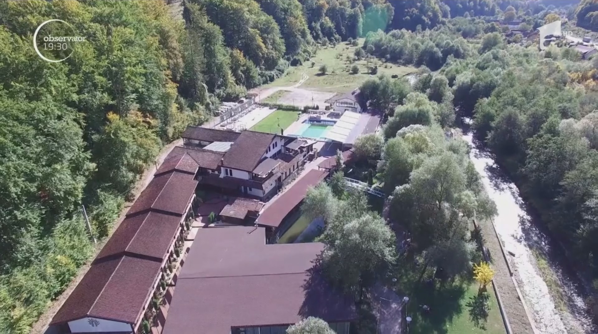 Peisajul spectaculos și vremea atrag turiștii pe Valea Timişului