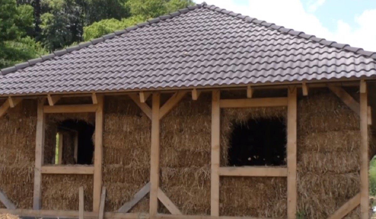 Casele ecologice, din lut și baloți de paie, prind tot mai mult teren ...