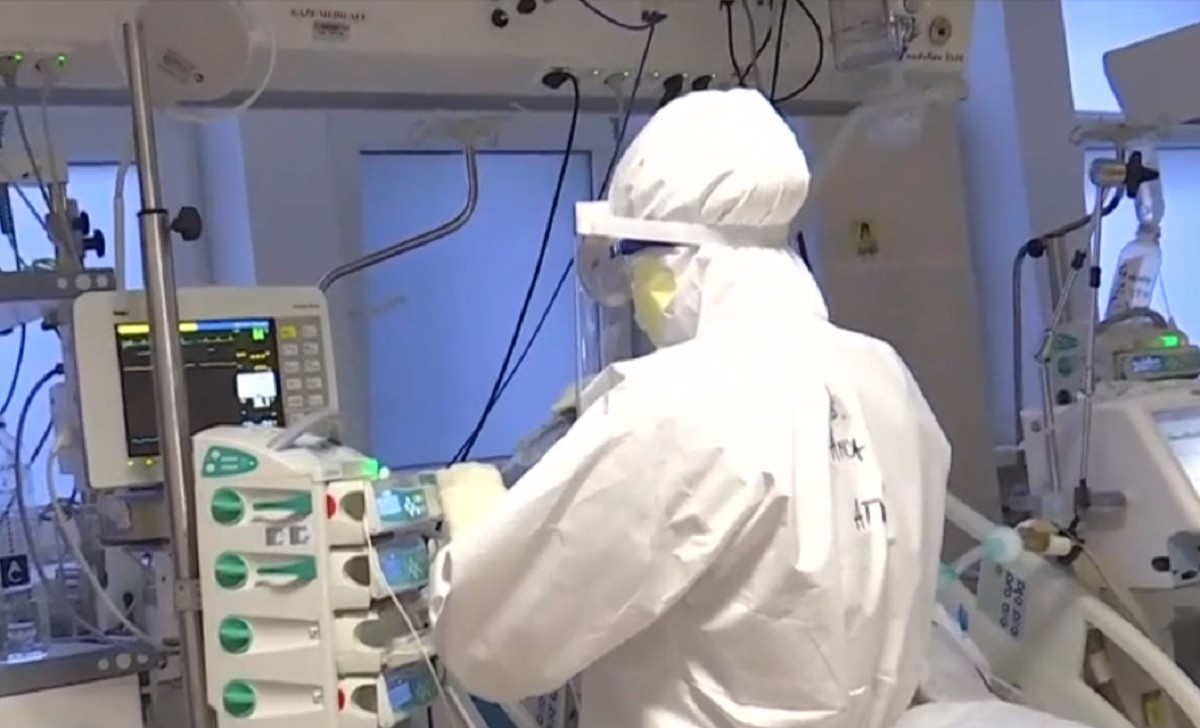 Valul de infectări pare de neoprit în România. Cel mai negru bilanț ...