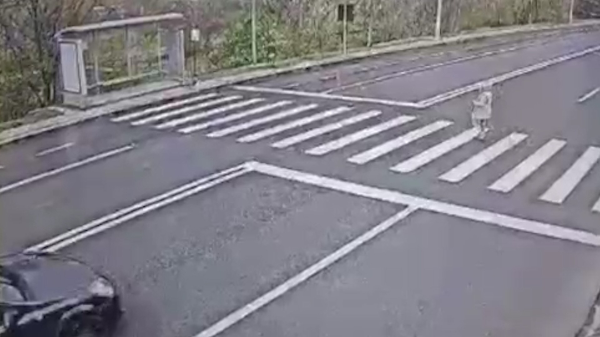 Imagini de coşmar pe o şosea din Cernavodă, după ce o femeie a fost ... Imagini de coşmar pe o şosea din Cernavodă, după ce o femeie a fost ...