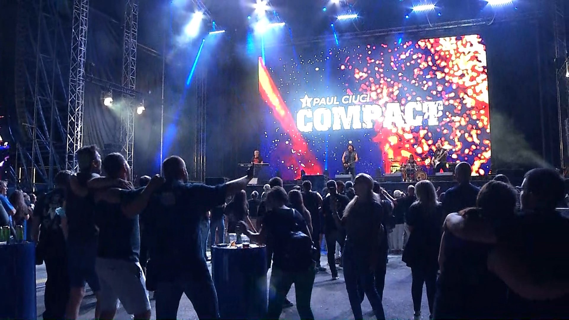 Trupa Compact, concert incendiar în Bucureşti: "Ne încărcăm bateriile ...