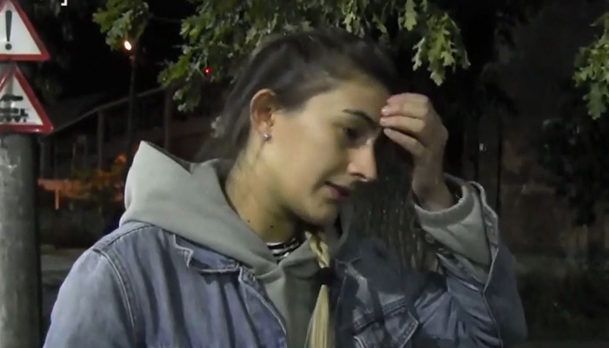 ”De frică am plecat, nu mă simt protejată aici”. Speriată, mama lui ...