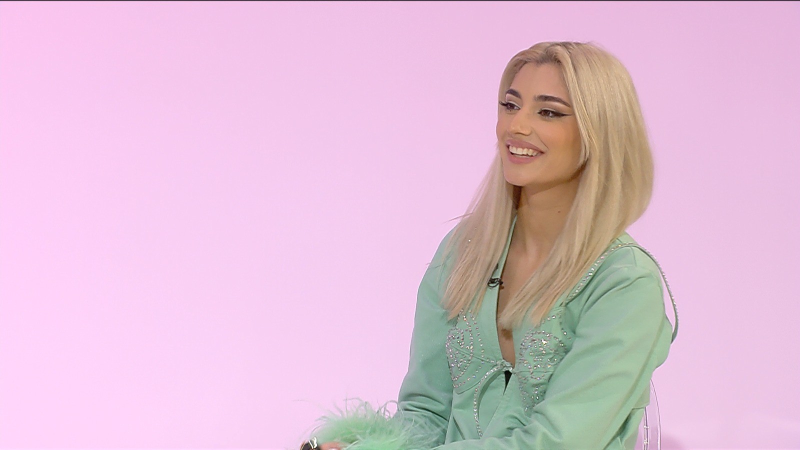 Andia a lansat videoclipul celei mai aşteptate piese. "Sfârşitul lumii ...