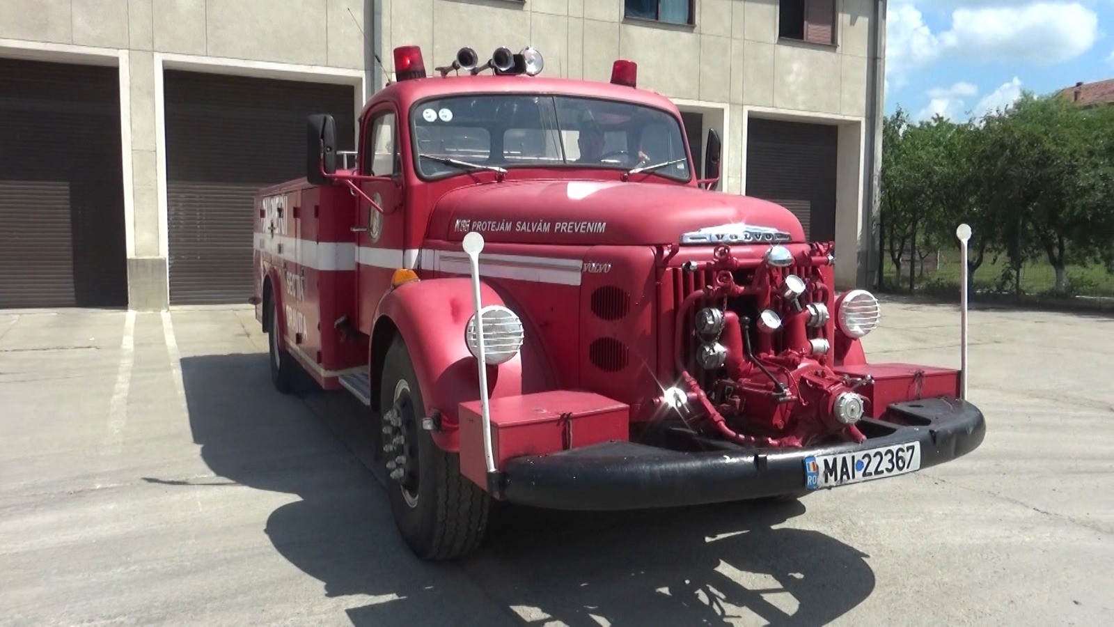 Cum arată cea mai veche maşină de pompieri din România, construită în ...