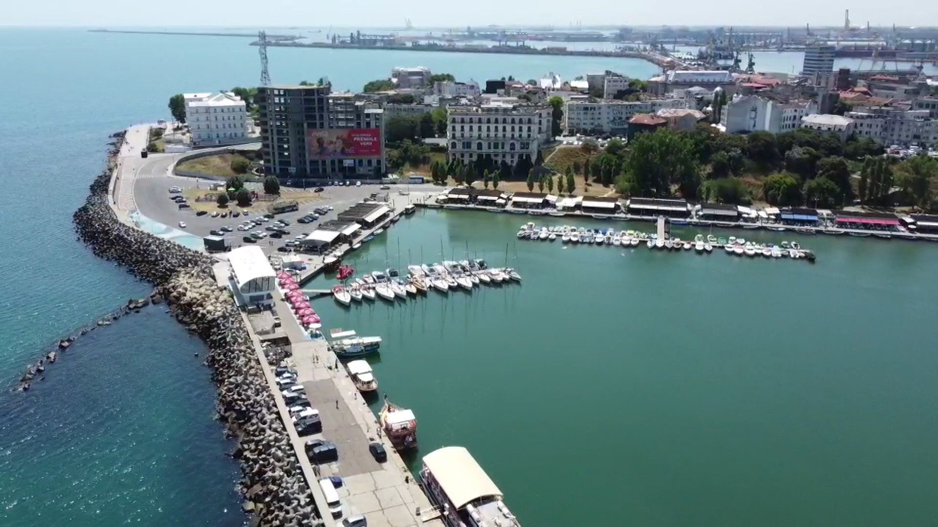 Portul Tomis se transformă de la an la an într-un salon nautic. Cât ...
