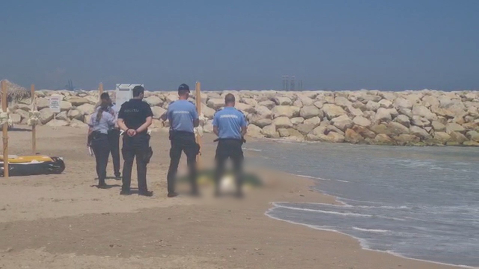 Un salvamar s-a înecat încercând să salveze un tânăr de 29 de ani ... Un salvamar s-a înecat încercând să salveze un tânăr de 29 de ani ...