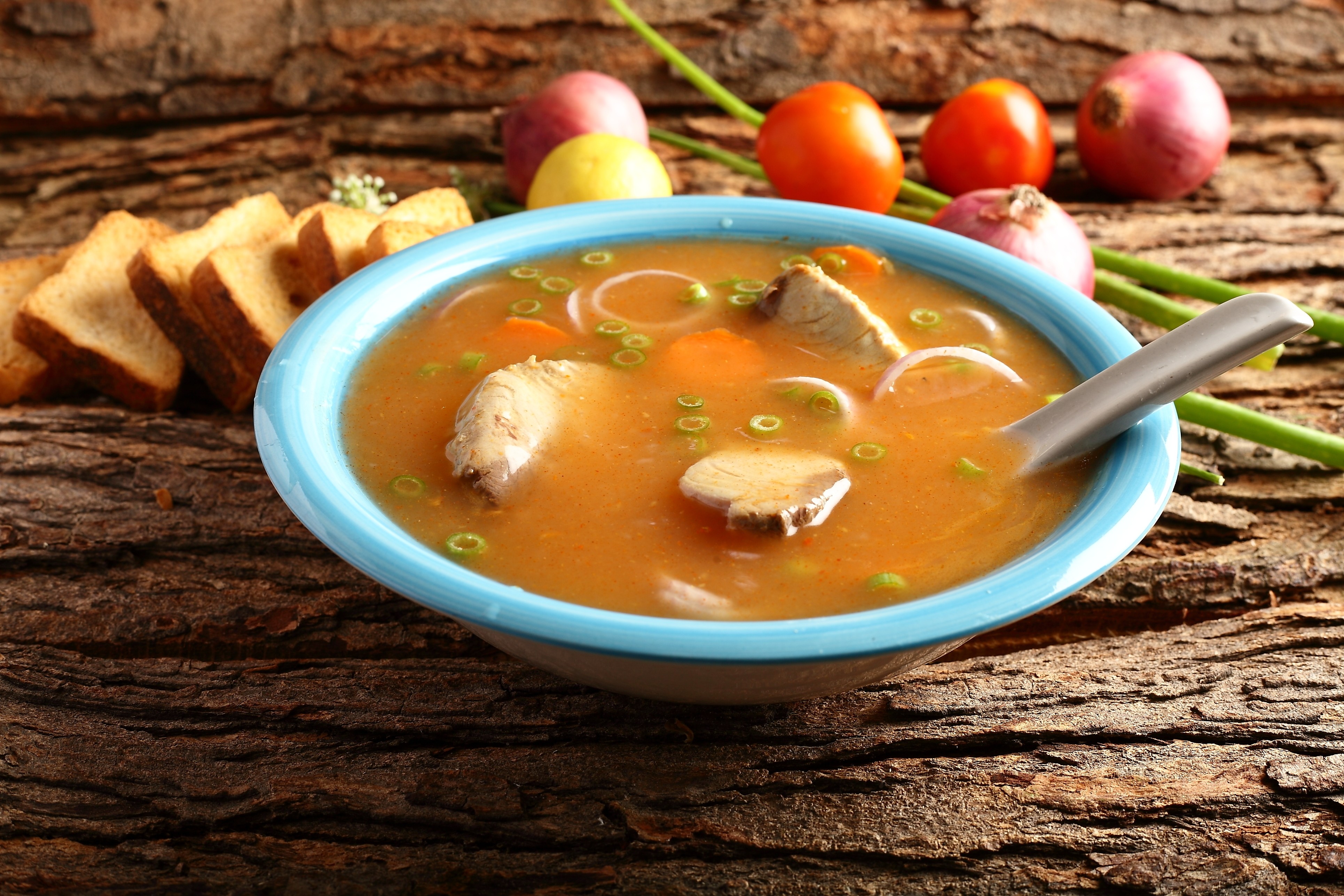 Lipovenii s-au dat în spectacol la Festivalul Borşului. Răsfăț cu 60 de ...