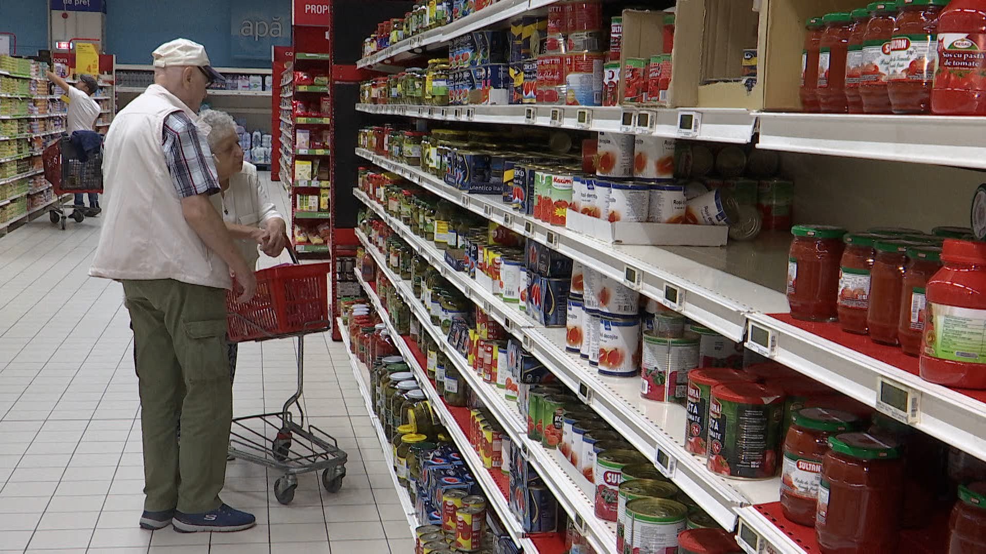 Marile magazine testează soluţii pentru a reduce factura la curent ...