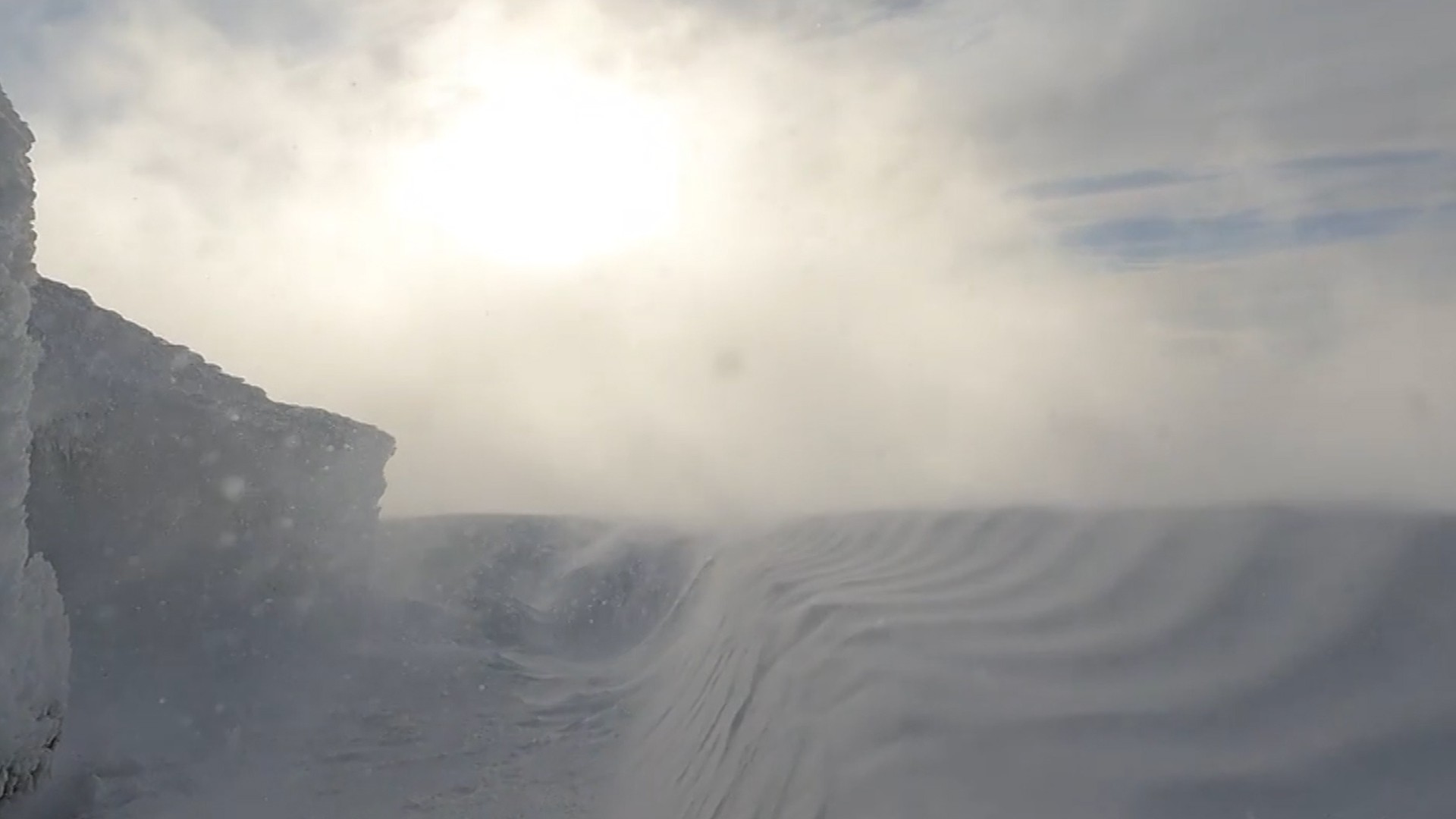 Imagini spectaculoase surprinse pe Vârful Omu din Bucegi, la -20 de ...