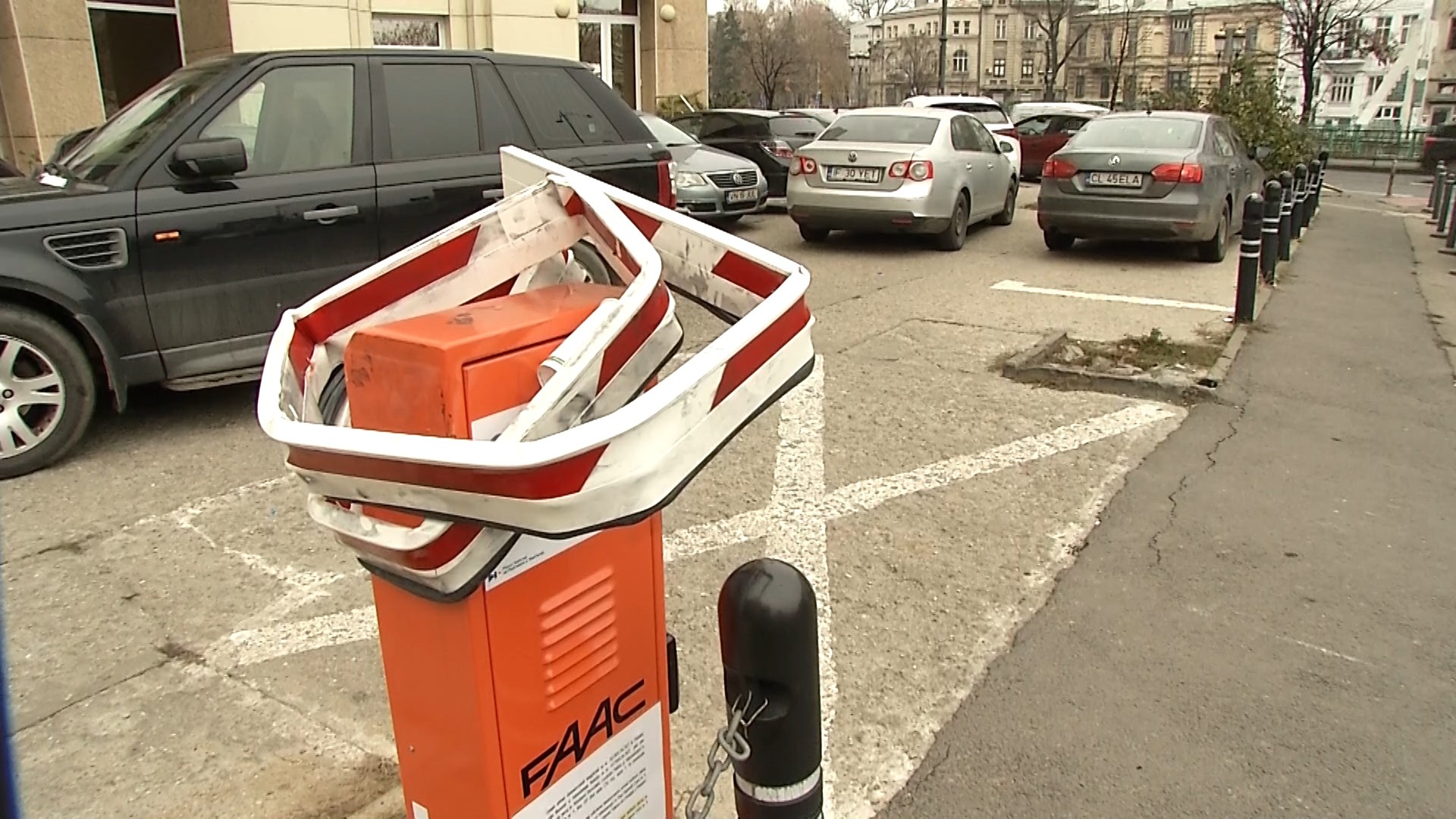 Un șofer și-a vârsat nervii pe bariera de la Compania Națională de ...