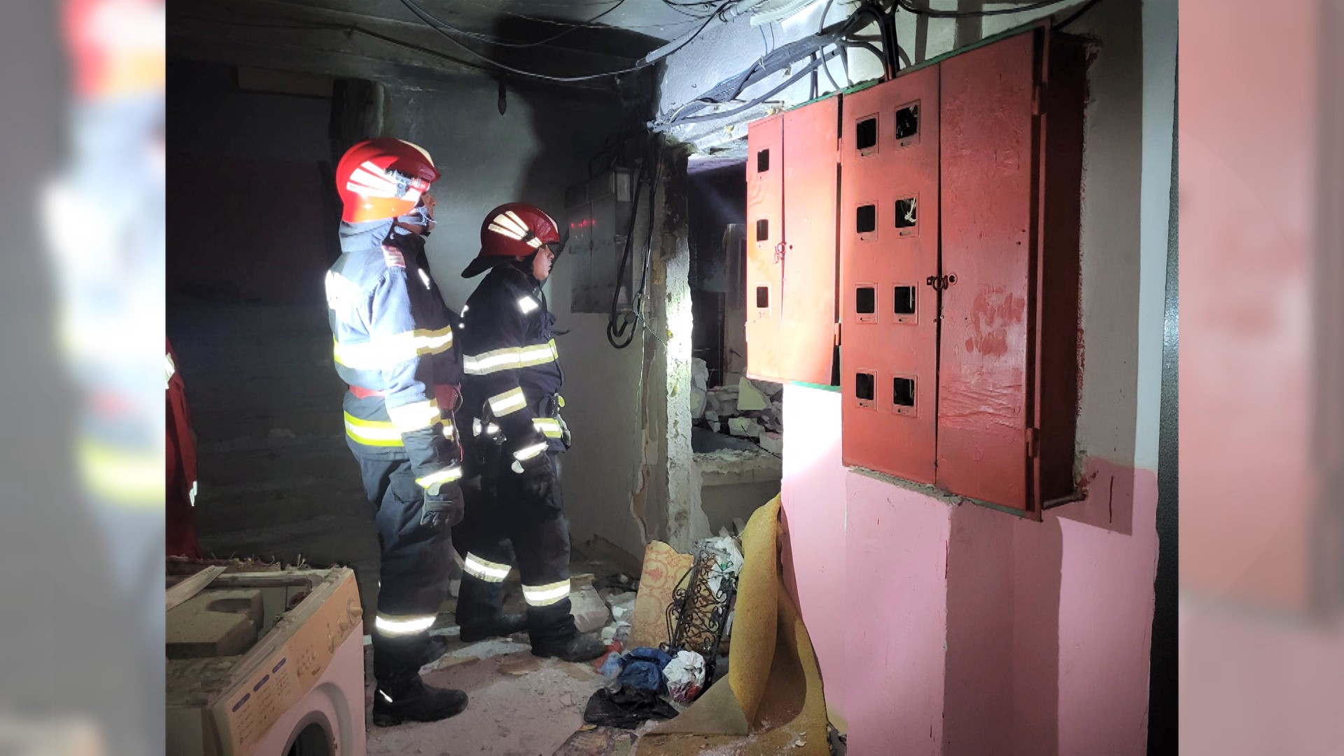 Explozie la un bloc din Giurgiu: Un bătrân a ajuns la spital cu arsuri grave. 14 locatari ...