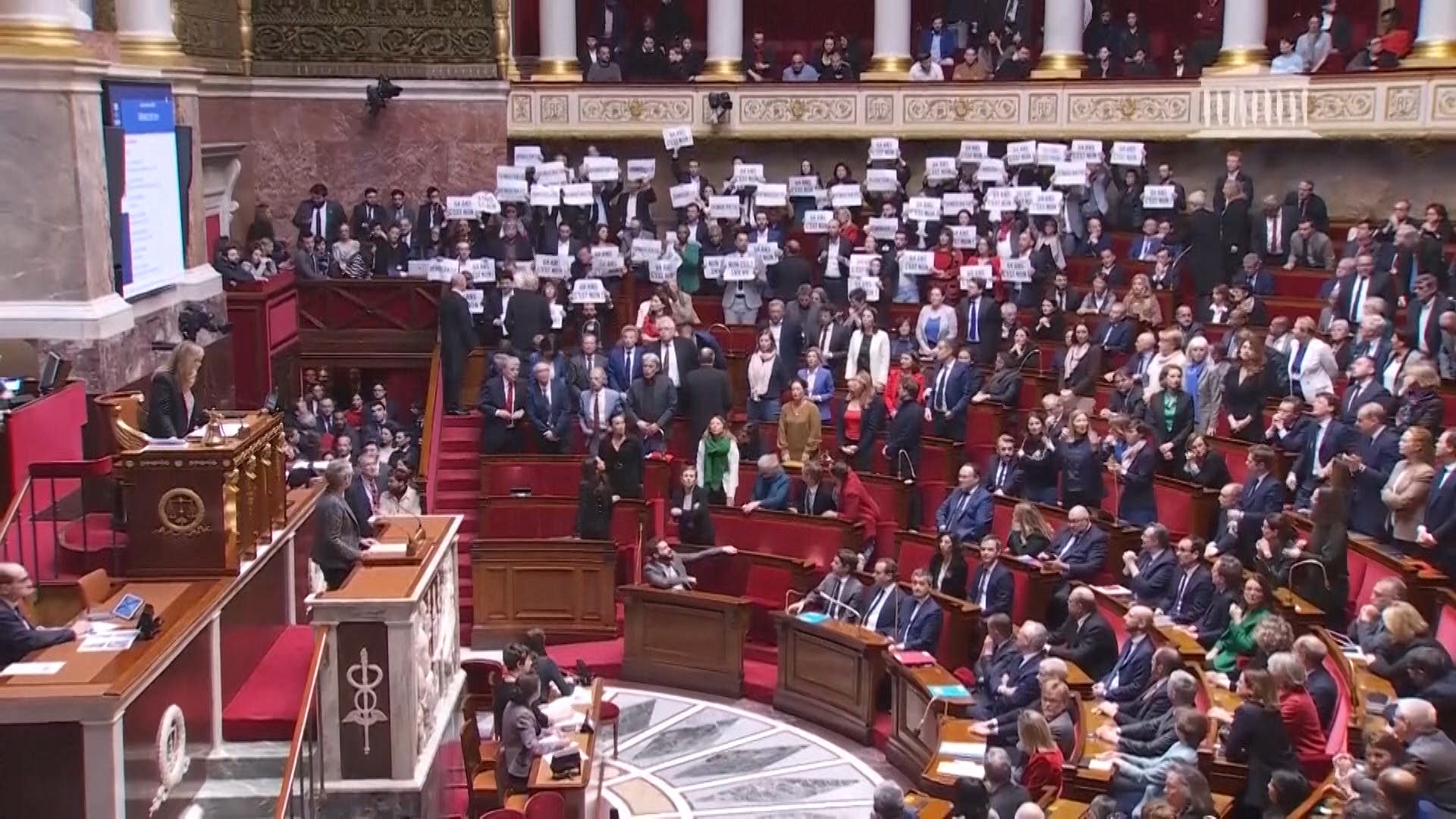 Decizia riscantă a lui Emmanuel Macron. Președintele Franței a crescut ...