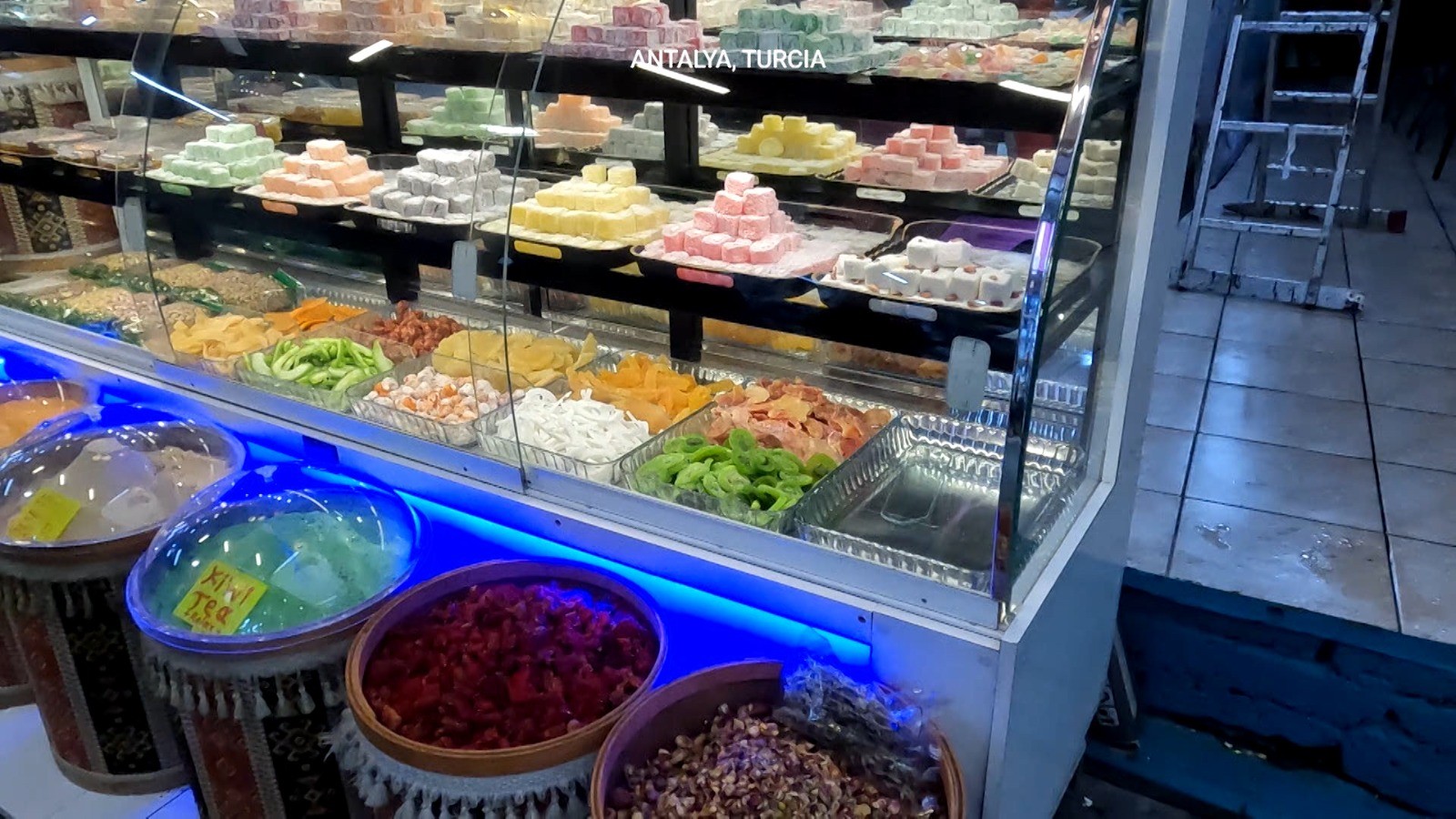 "Avem mulți clienți români. Le place rahatul". Turiştii din Antalya ...