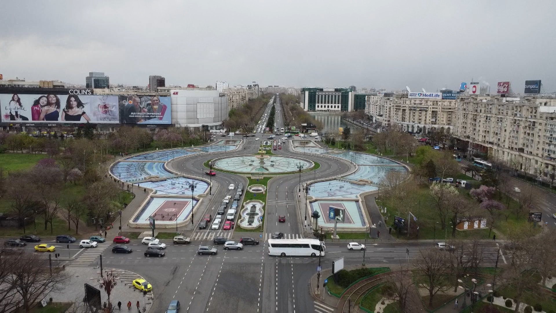 Restricţii pentru următorii doi ani în centrul Capitalei: maşinile mai ...