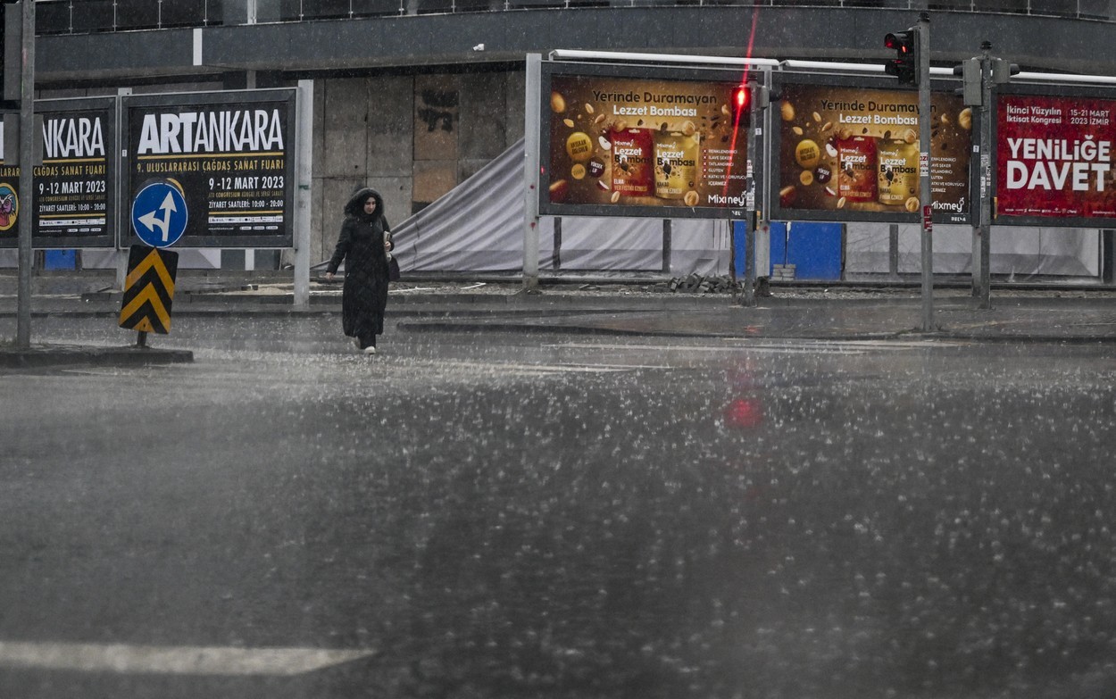 Capitala Turciei, lovită de inundații. Metroul și străizile din Ankara ...