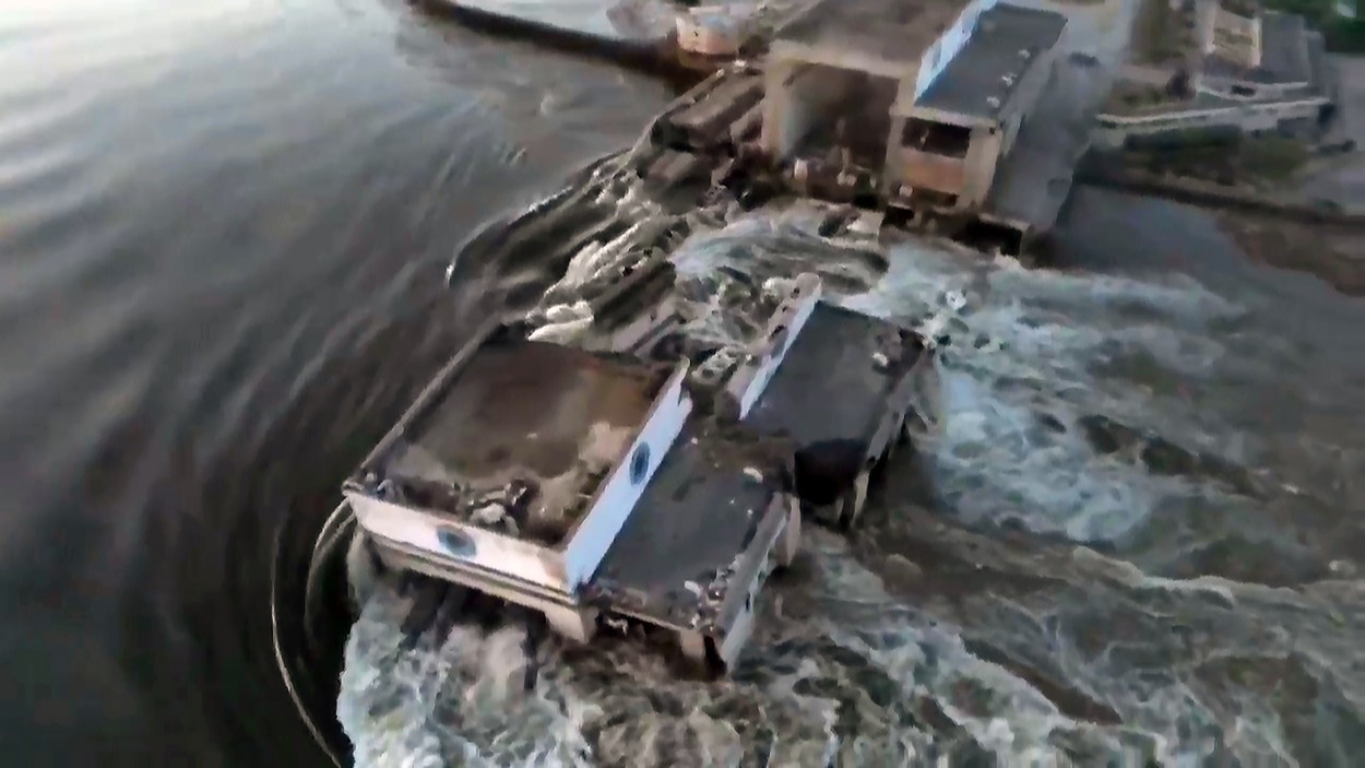 Risc de dezastru ecologic în Marea Neagră, după ce barajul de pe Nipru ...