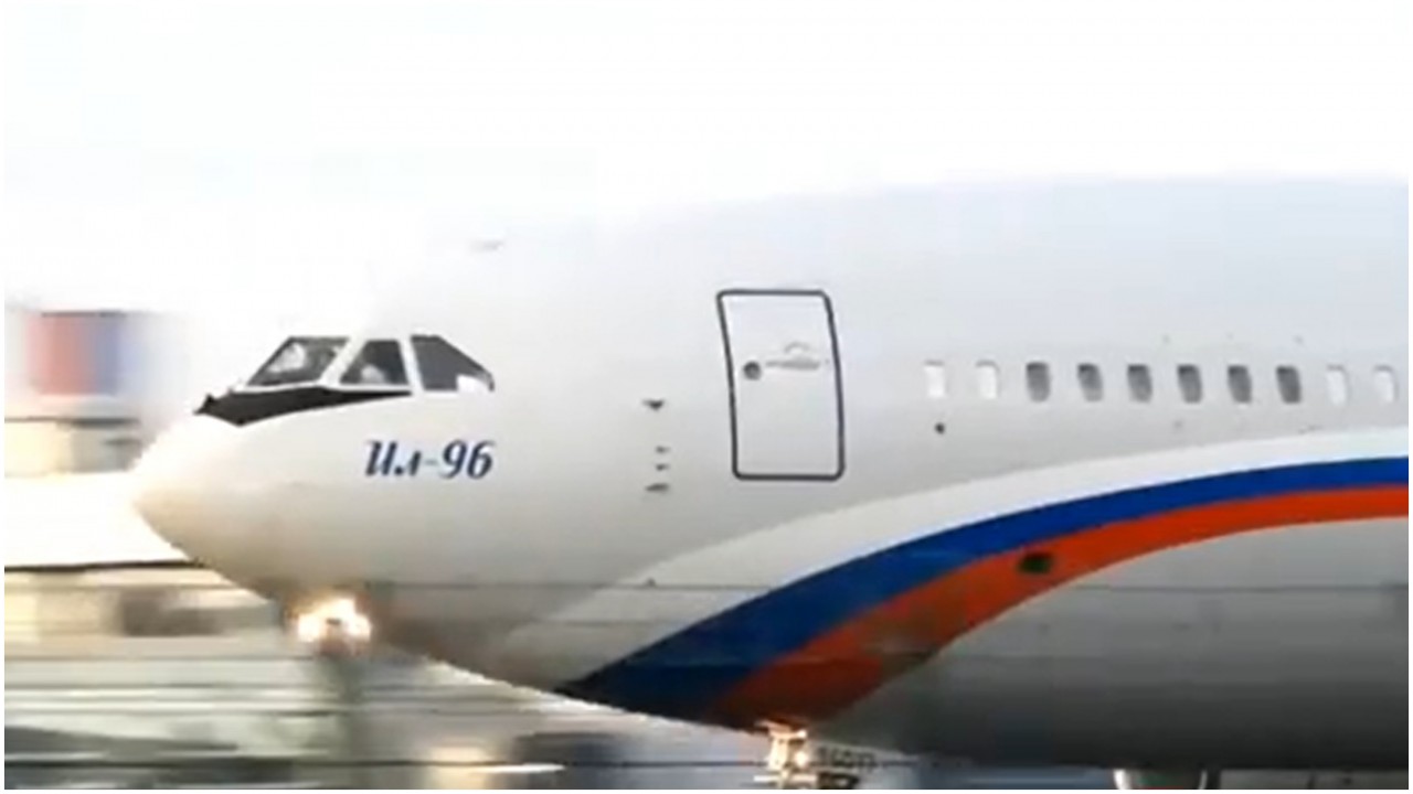 Avion rusesc în România. 40 de diplomaţi şi funcţionari se întorc la ...