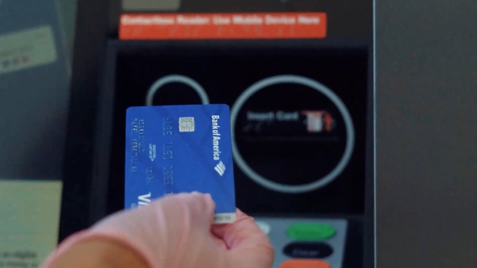 Diferenţele dintre cardul de debit, de credit şi prepaid. La ce trebuie să fim atenţi atunci ...