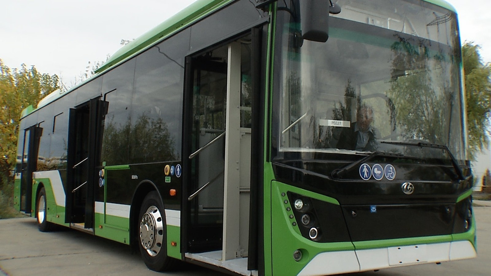 Primele autobuze electrice chinezeşti au ajuns în dotarea STB, dar fără staţiile de încărcare ...