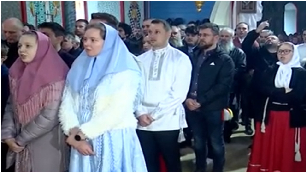 Crăciunul pe rit vechi în Tulcea începe la biserică. Ce simbolizează ...