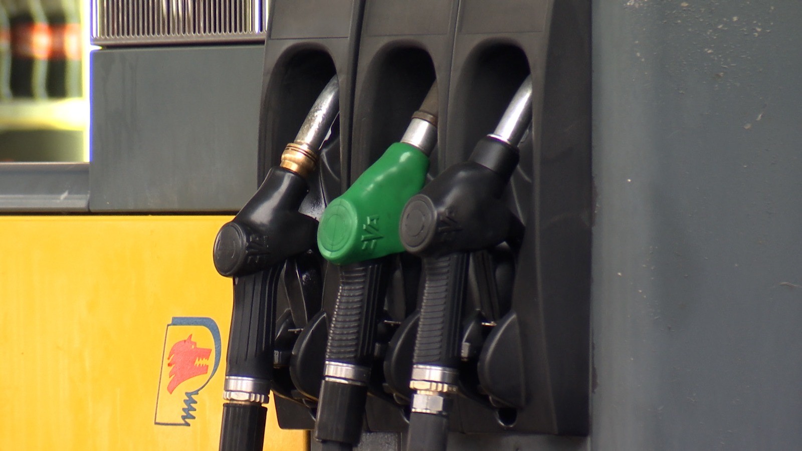 Carburanţii s-au scumpit din nou. Cât va costa în curând litrul de ...