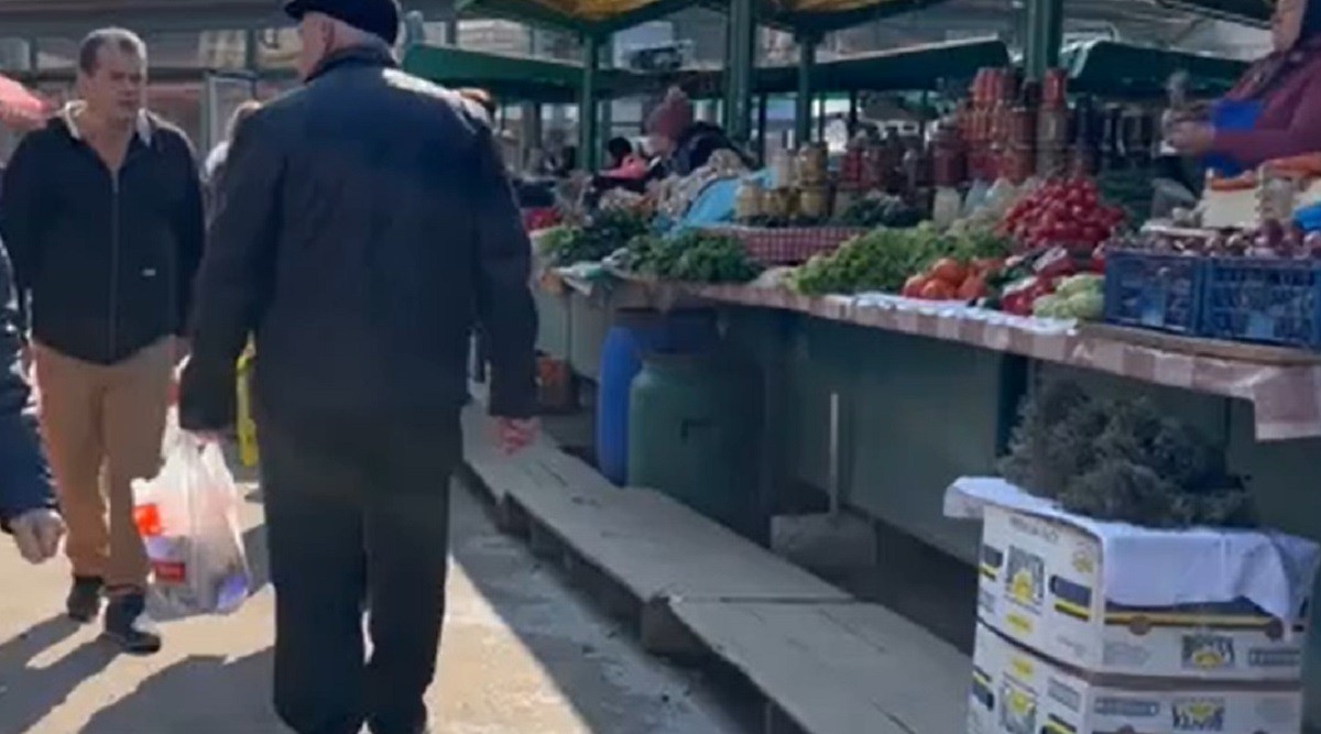 Delicatesa sezonului, apărută deja pe tarabe, se vinde ca pâinea caldă ...