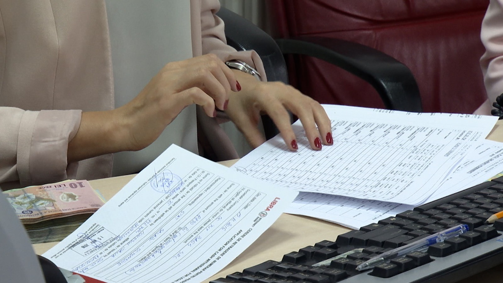 Prima scădere a IRCC după trei trimestre de creştere. Ratele vor fi mai ...