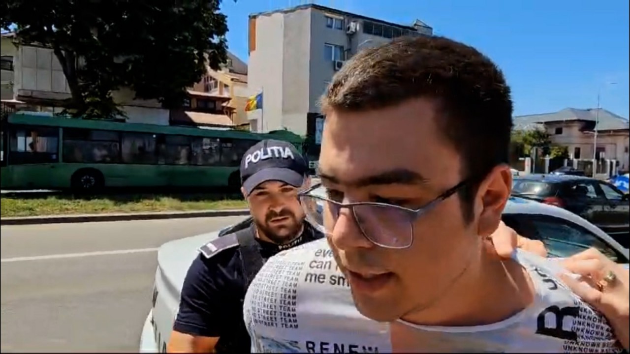 Studentul care şi-a incendiat profesorul ar putea fi cercetat pentru tentativă de omor. L-a ...