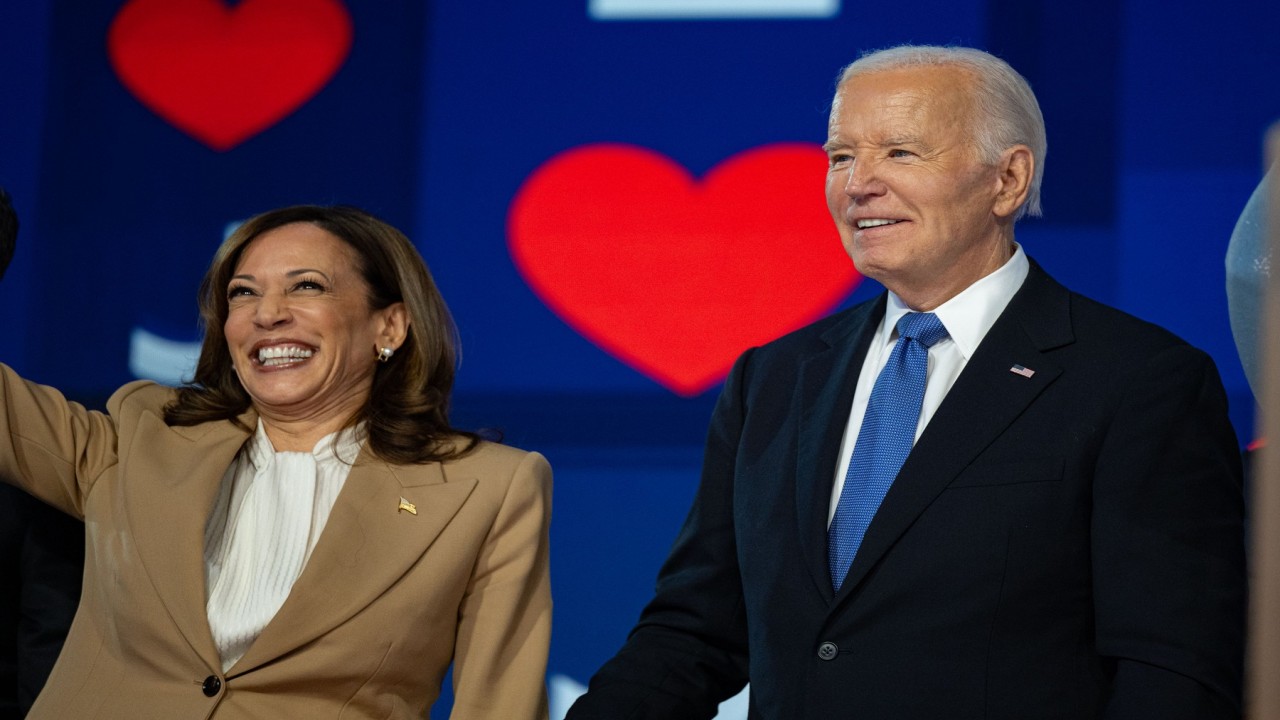 Biden şi-a luat adio de la politică în lacrimi și i-a predat ștafeta ...