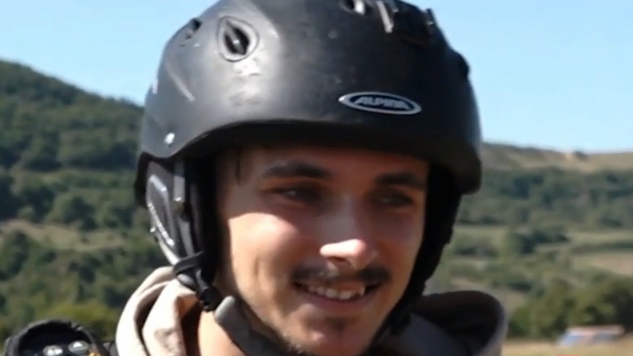 Zborul cu parapanta, o experienţă dincolo de cuvinte. Cât costă o cursă ...