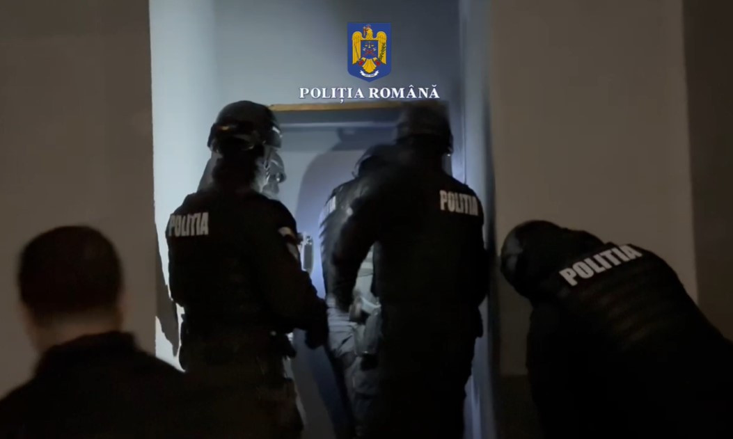 Interlopi din clanul Ghenosu, săltaţi de mascați pentru camătă şi ...