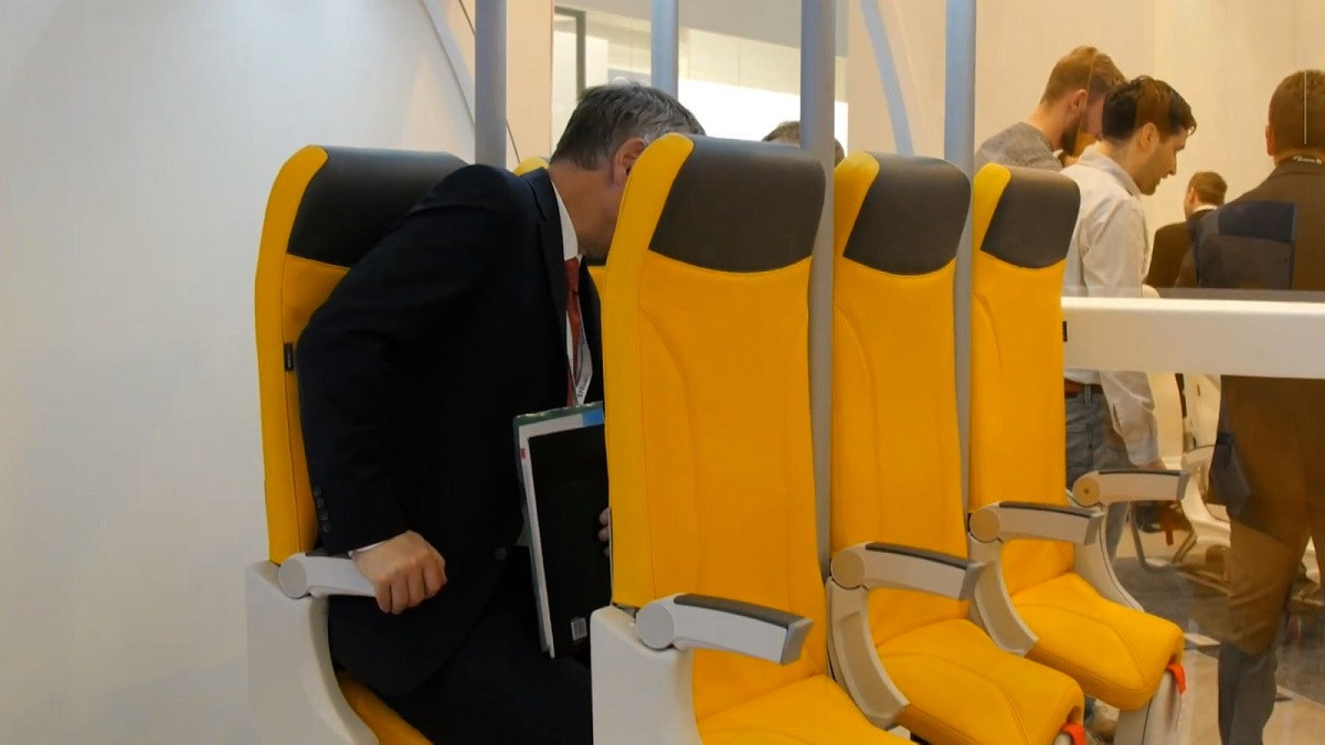 Companiile de zbor ar putea introduce locuri în picioare în avion, cu ...